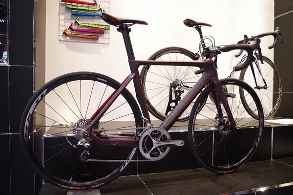 【サイクルモード14】新ブランドの画期的エアロロード、ディスク・キャリパーブレーキ兼用の「DARE VSR」 | CYCLE やわらかスポーツ ...