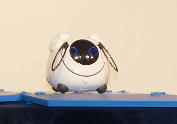 NTTドコモとタカラトミー、自然な会話ができる"おはなしロボット"「OHaNAS」 | CYCLE やわらかスポーツ情報サイト
